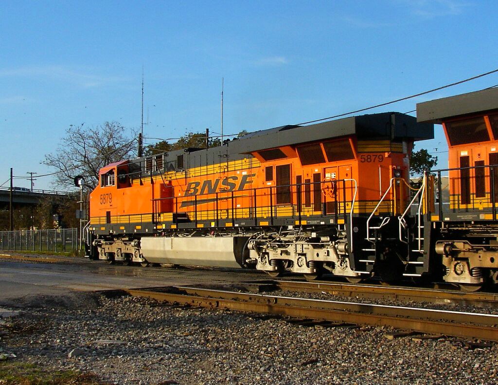 BNSF 5879